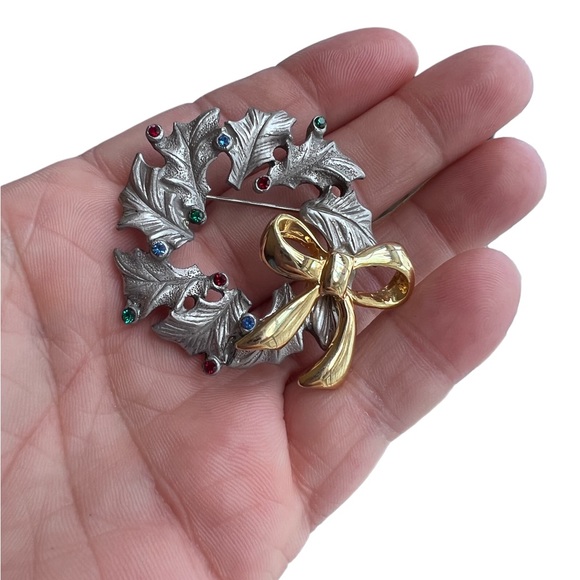 Jewelry | Vintage Holiday Wreath Christmas Pin | Poshmark